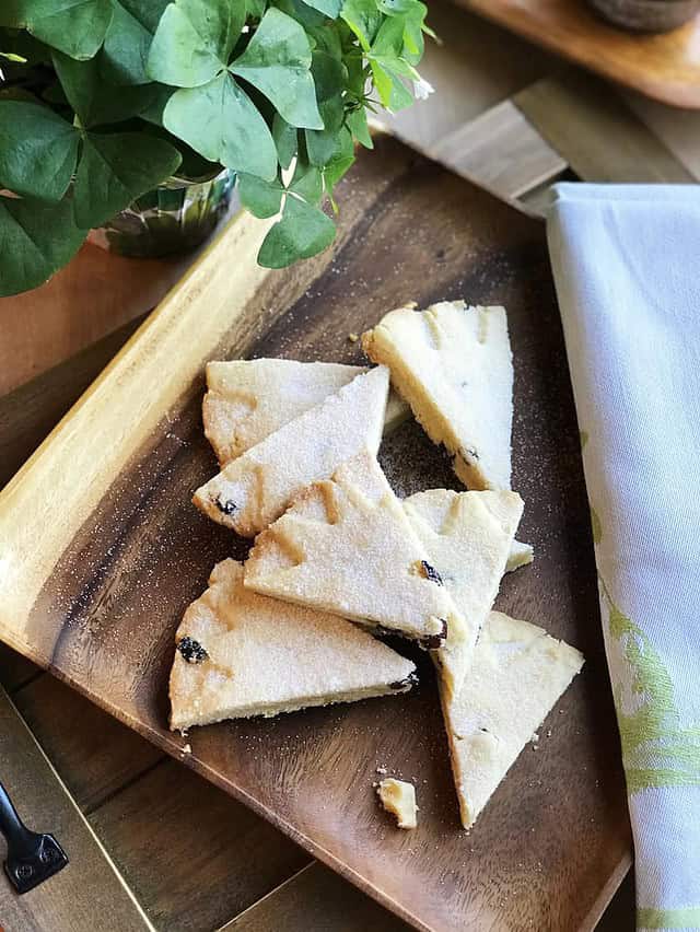 Irish Shortbread with Lemon and Currants - 31 Daily