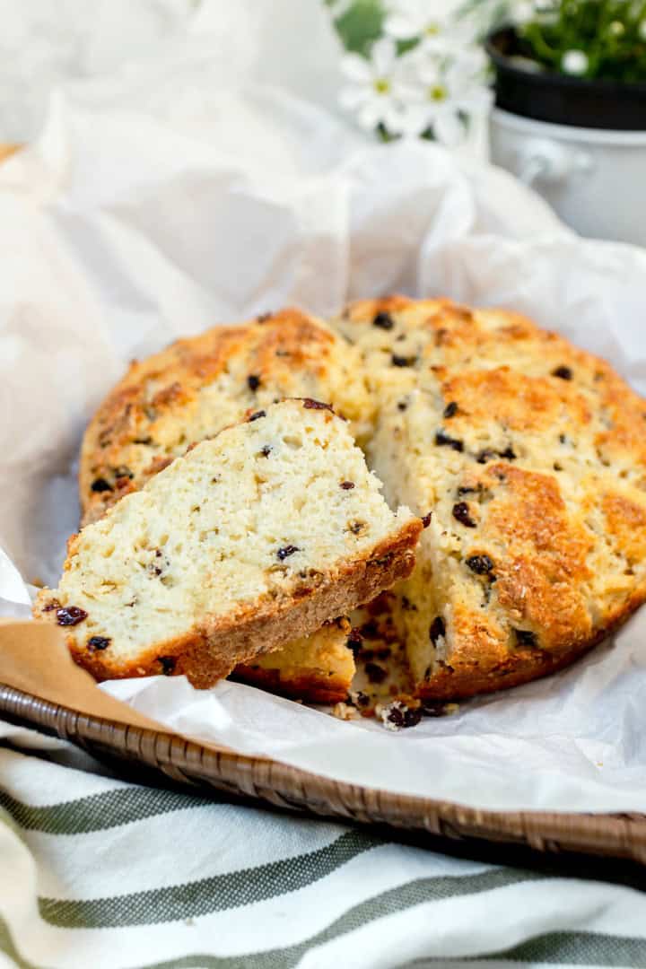 Spotted Dog Irish Soda Bread Recipe (Authentic Railway Cake) - 31 Daily